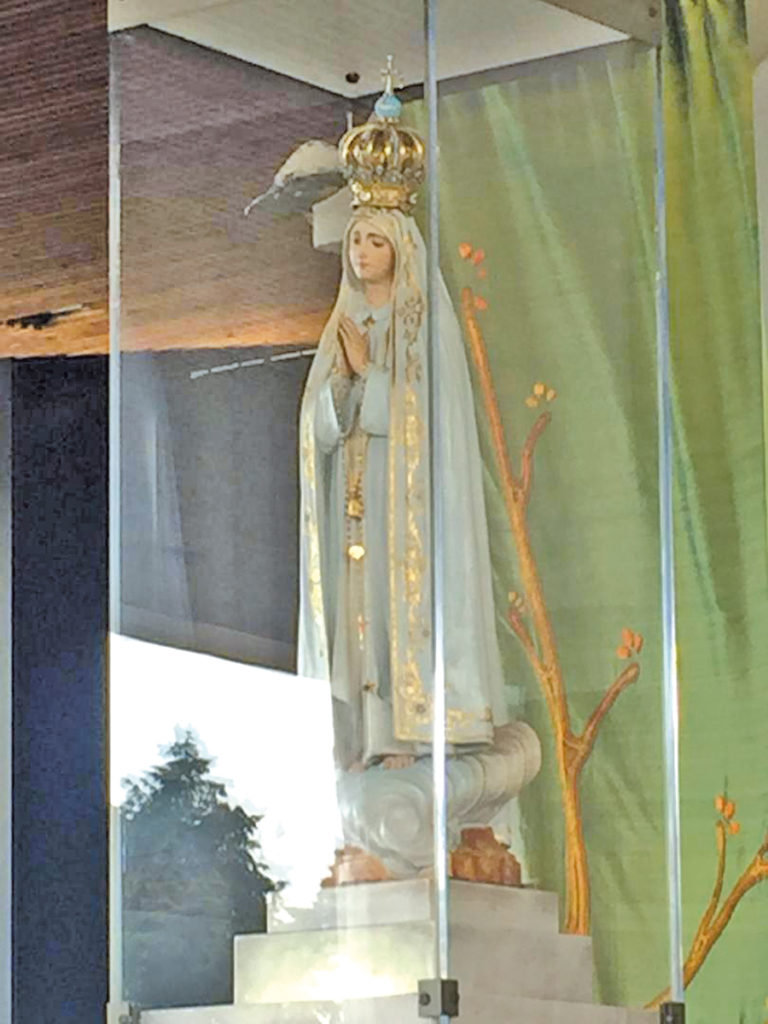 The apparitions and messages of Mary in Fátima and their relevance today